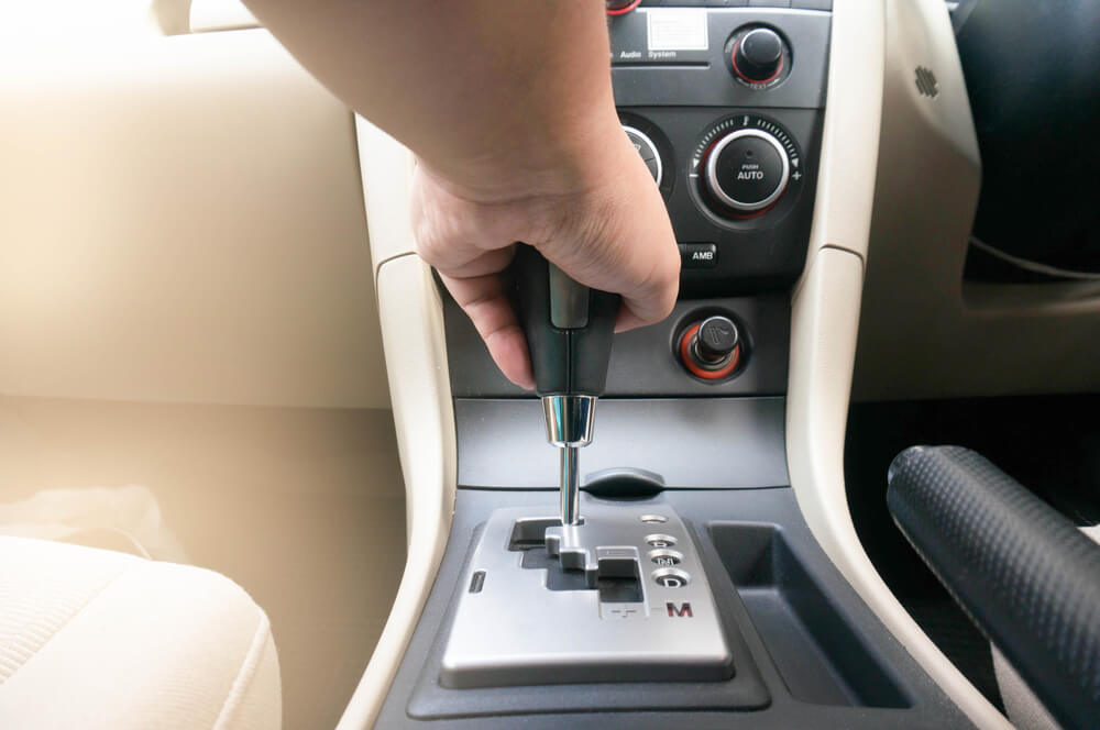 Tips Melewati Turunan Curam Menggunakan Mobil Matik - SEVA