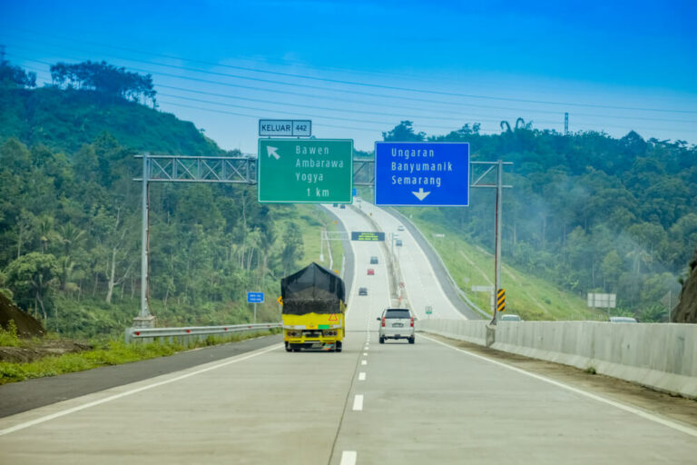Sering Salah Paham, Ini Perbedaan Lajur dan Jalur Jalan