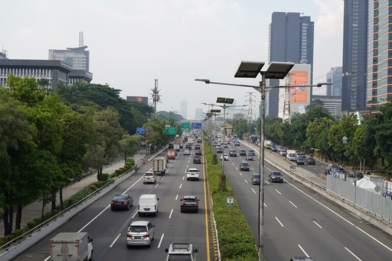 Sering Salah Paham, Ini Perbedaan Lajur dan Jalur Jalan