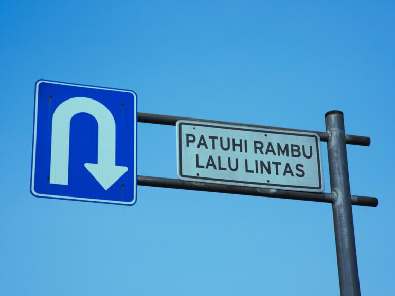 Arti Warna Rambu Rambu Lalu Lintas, Sudah Tahu Belum?