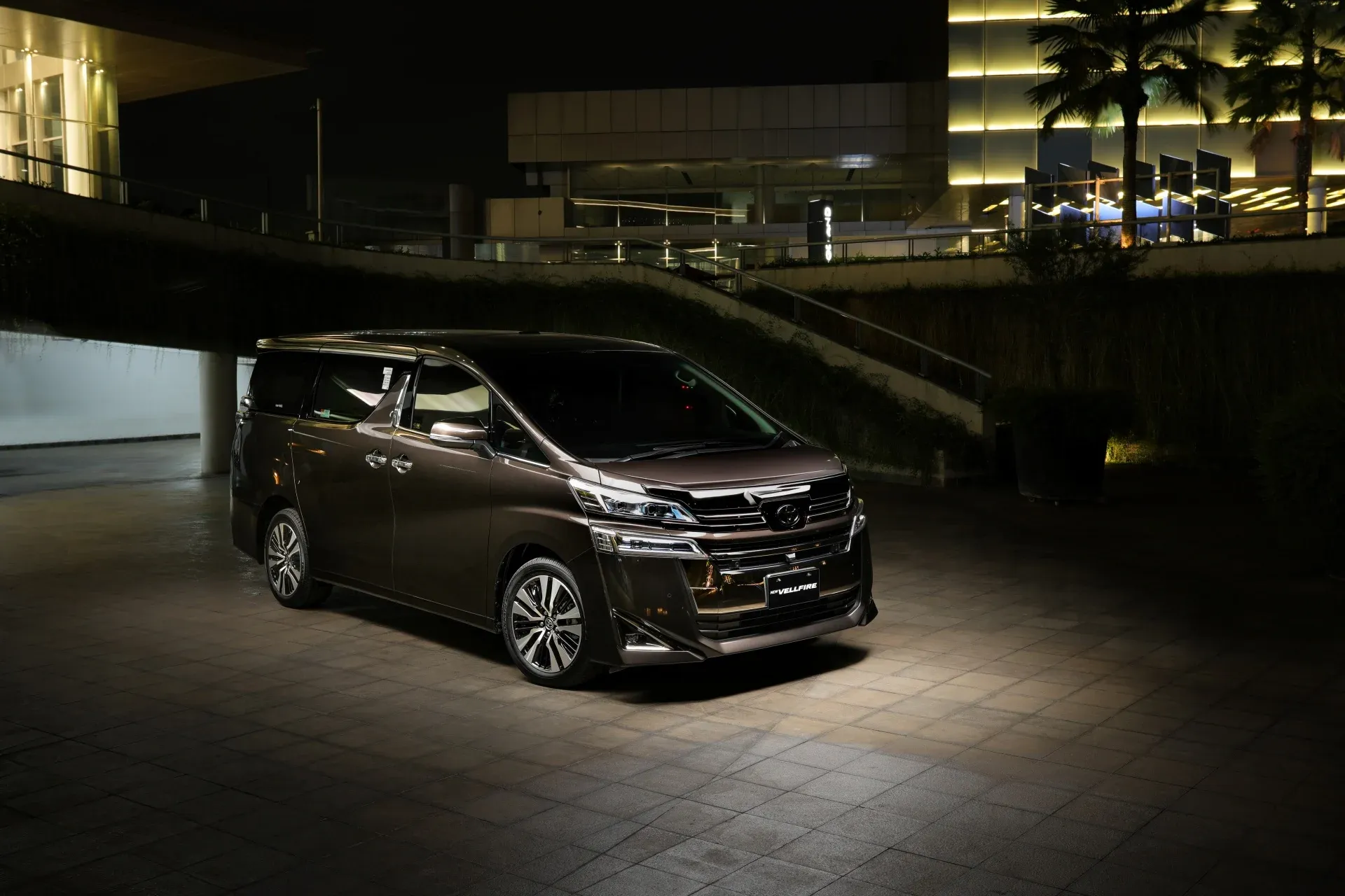 Toyota Vellfire MPV Mewah untuk Kenyamanan Penumpang