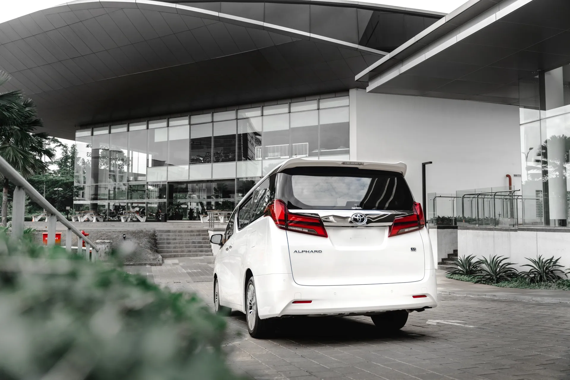 Keunggulan Inside Rear View Mirror di Toyota New Alphard