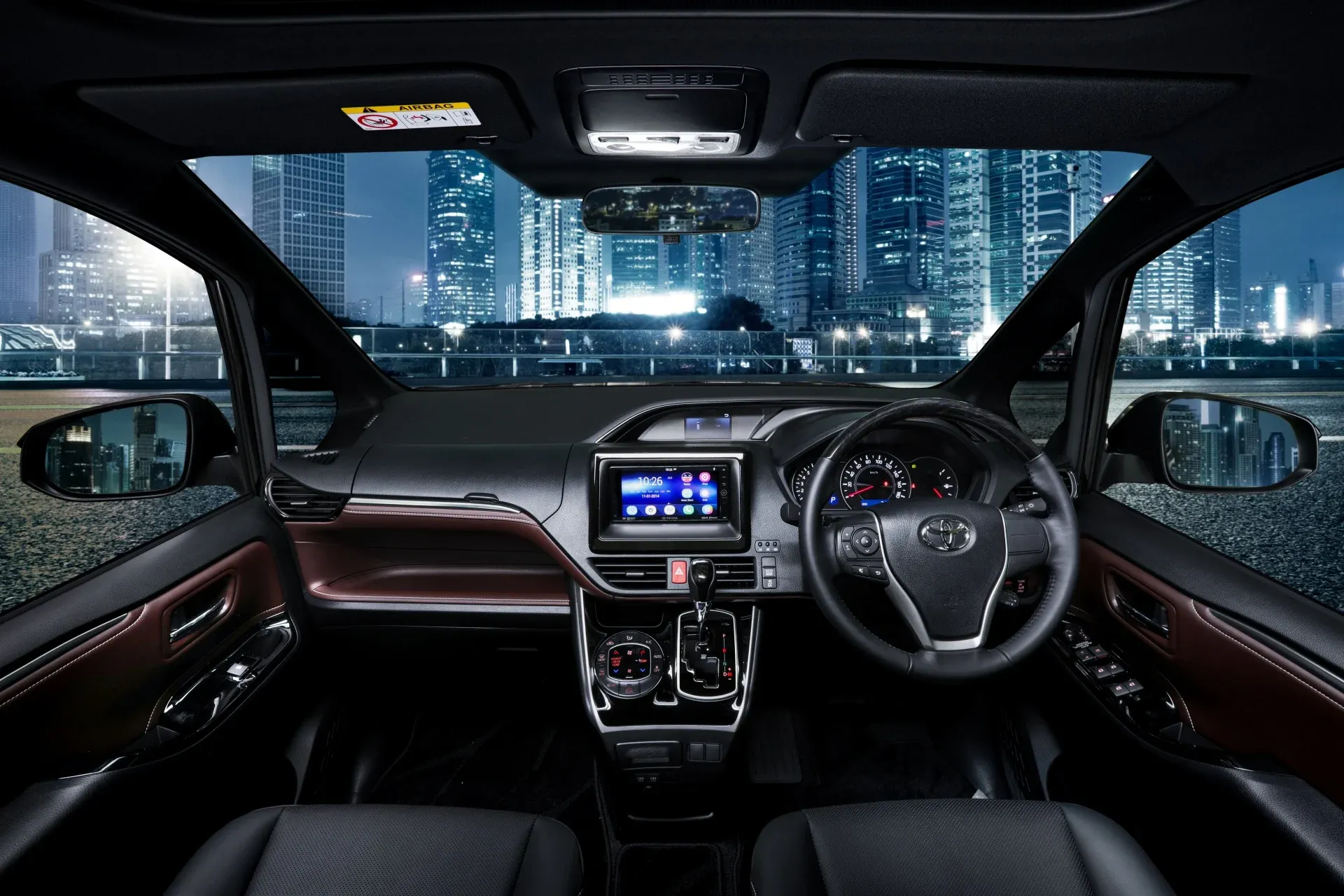 Inovasi Layar TFT LCD pada Toyota All New Voxy