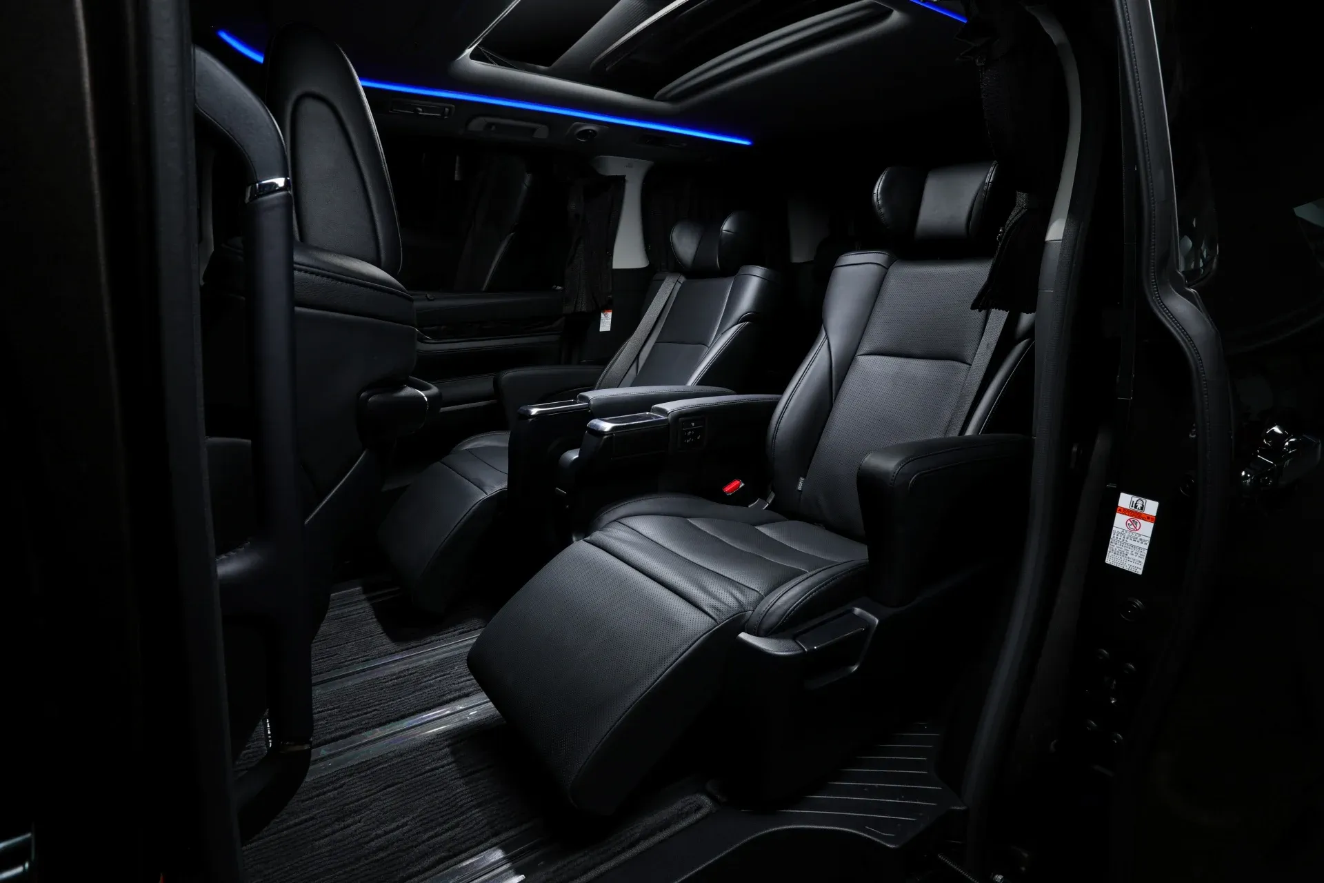 Mengulas Toyota Vellfire Variant G A/T