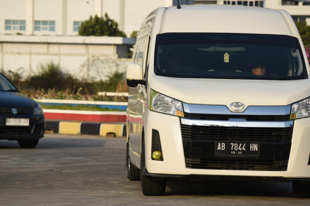 Tips Jitu Mendapatkan Persetujuan Kredit Mobil Baru Hiace Premio dengan Mudah!