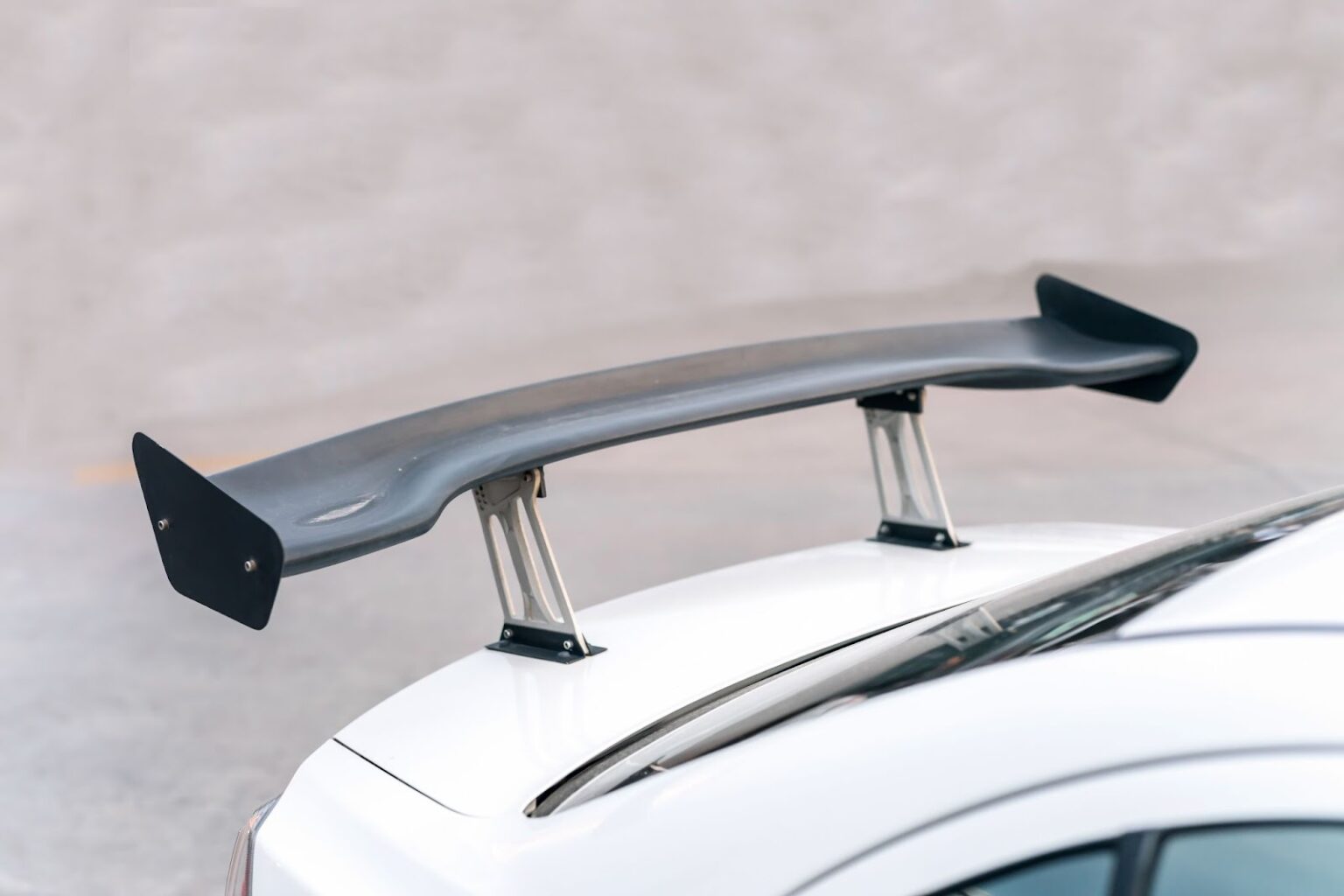 Lebih dari Sekedar Gaya, Ini Fungsinya Spoiler Mobil!