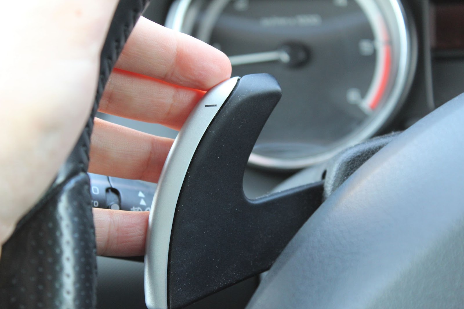 Tips Mengoptimalkan Penggunaan Paddle Shift Mobil Sigra