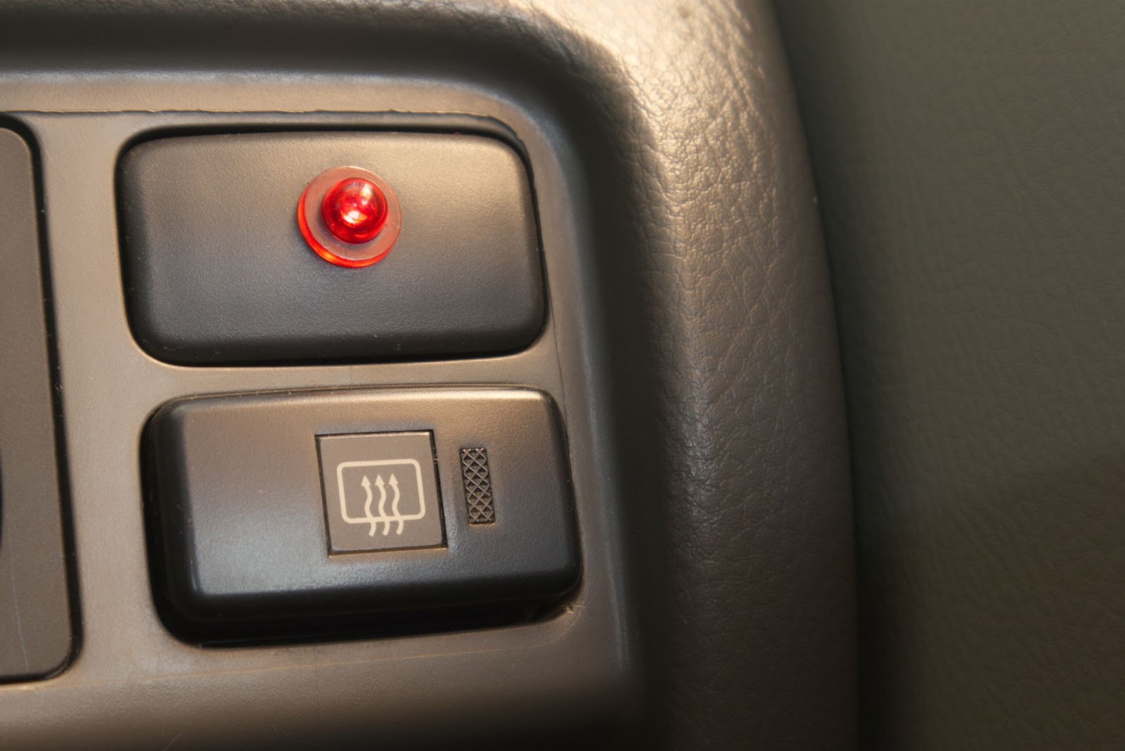 Menggunakan Defogger Innova Zenix Untuk Mengatasi Kondensasi di Kaca ...