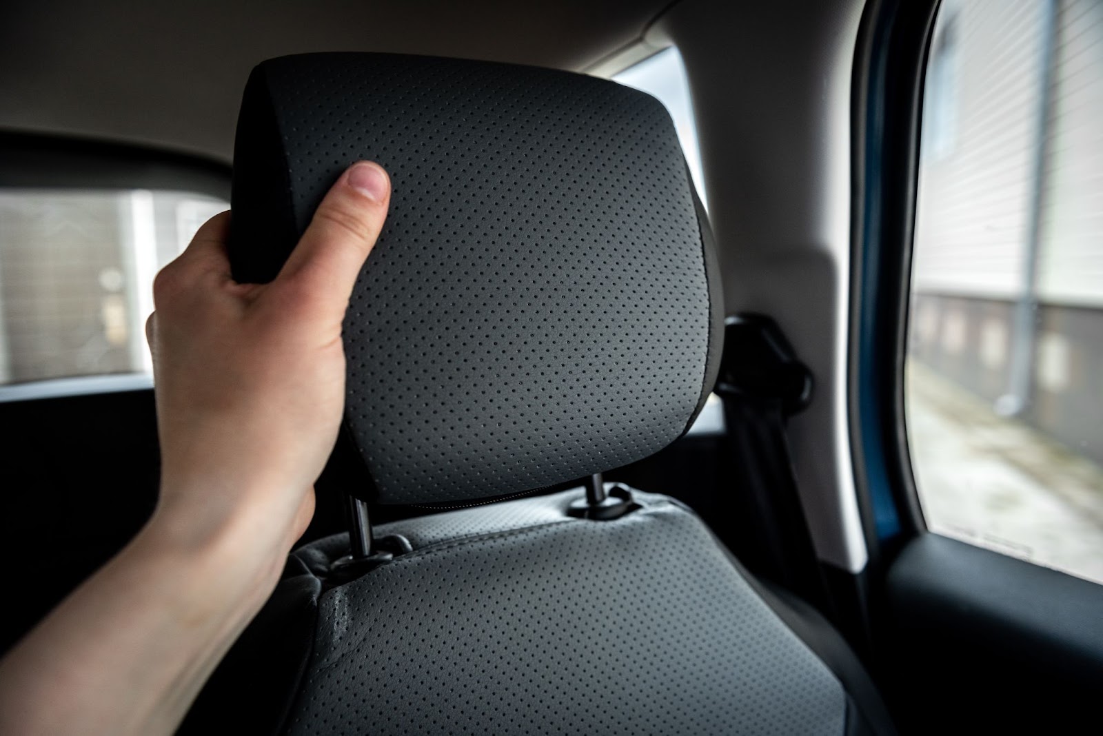 Tips Memilih dan Menyesuaikan Headrest di Toyota Innova Zenix
