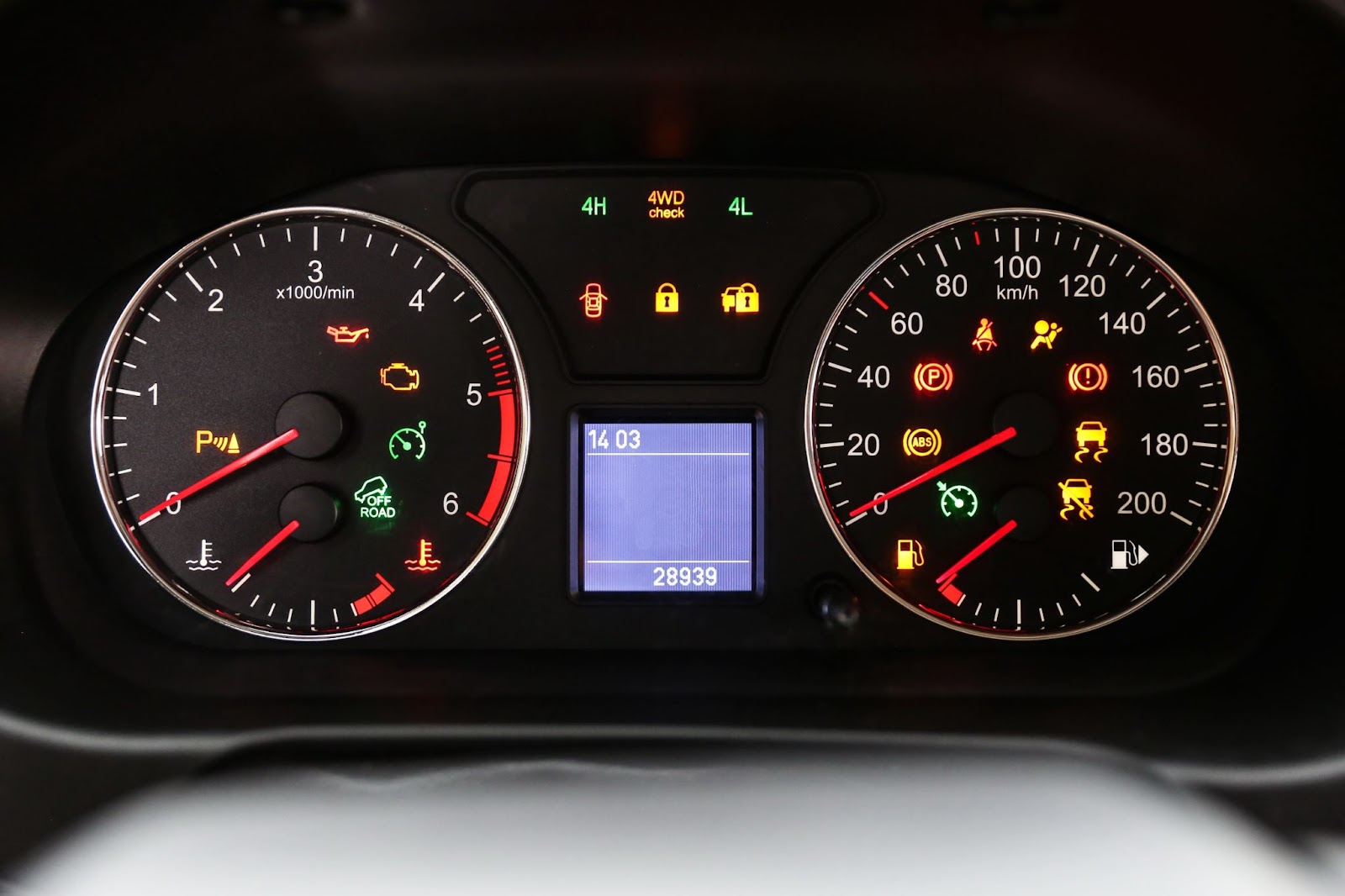 Merawat & Mengganti Lampu Speedometer Mobil Avanza Bekas Merawat & Mengganti Lampu Speedometer Mobil Avanza Bekas