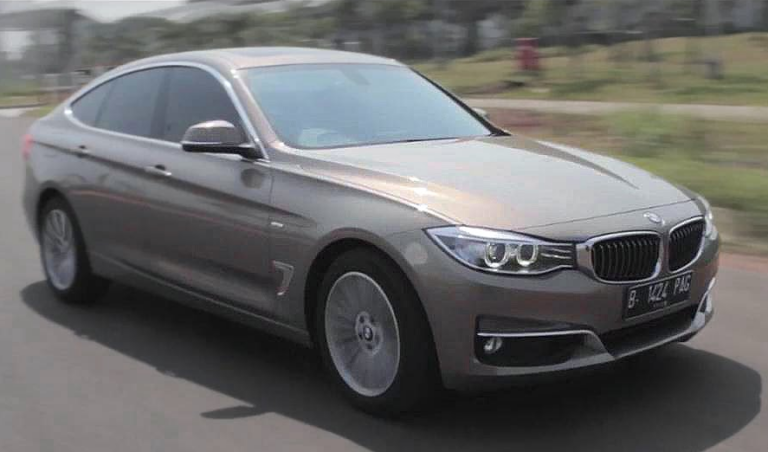 20 Rekomendasi Mobil Sedan, Harga, dan Simulasi Kredit