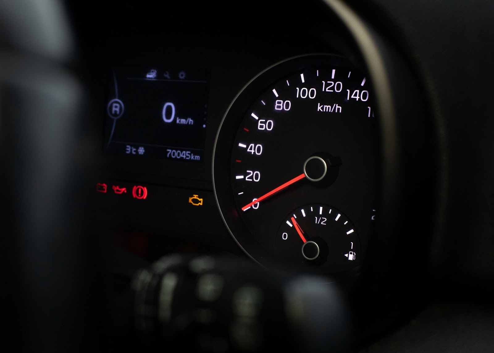Mau Beli Mobil Bekas? Cek Batas Wajar KM Mobil per Tahun Dulu!